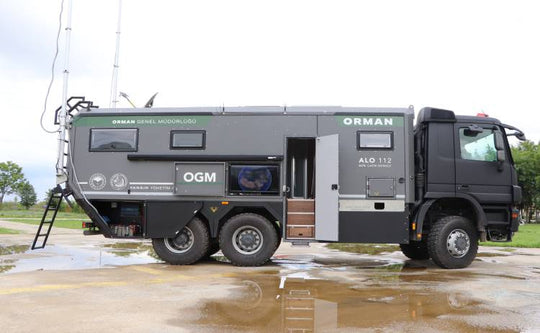 Crawler Mobile Command Center – Tactical HQ Trailer on Mercedes 6x6 ...